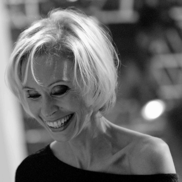 Nathalie LERMITTE enchaîne avec "Piaf, ombres et lumière" - Melody TV