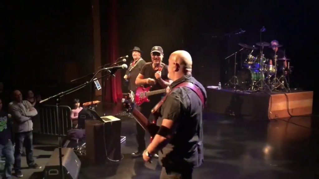 Le groupe Gold recrute un membre des Musclés - Melody TV