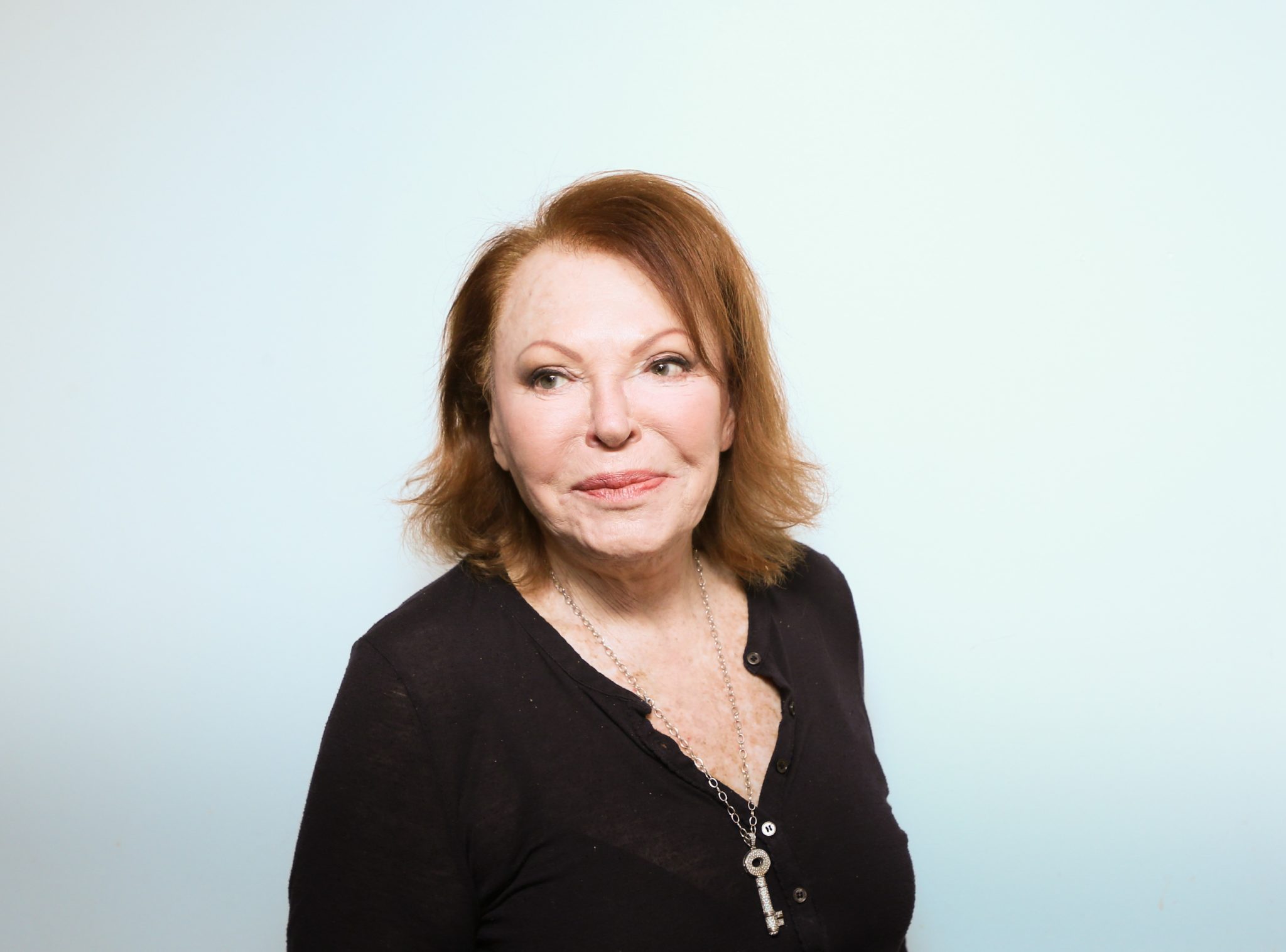 La chanteuse REGINE fête ses 92 ans ! - Melody TV