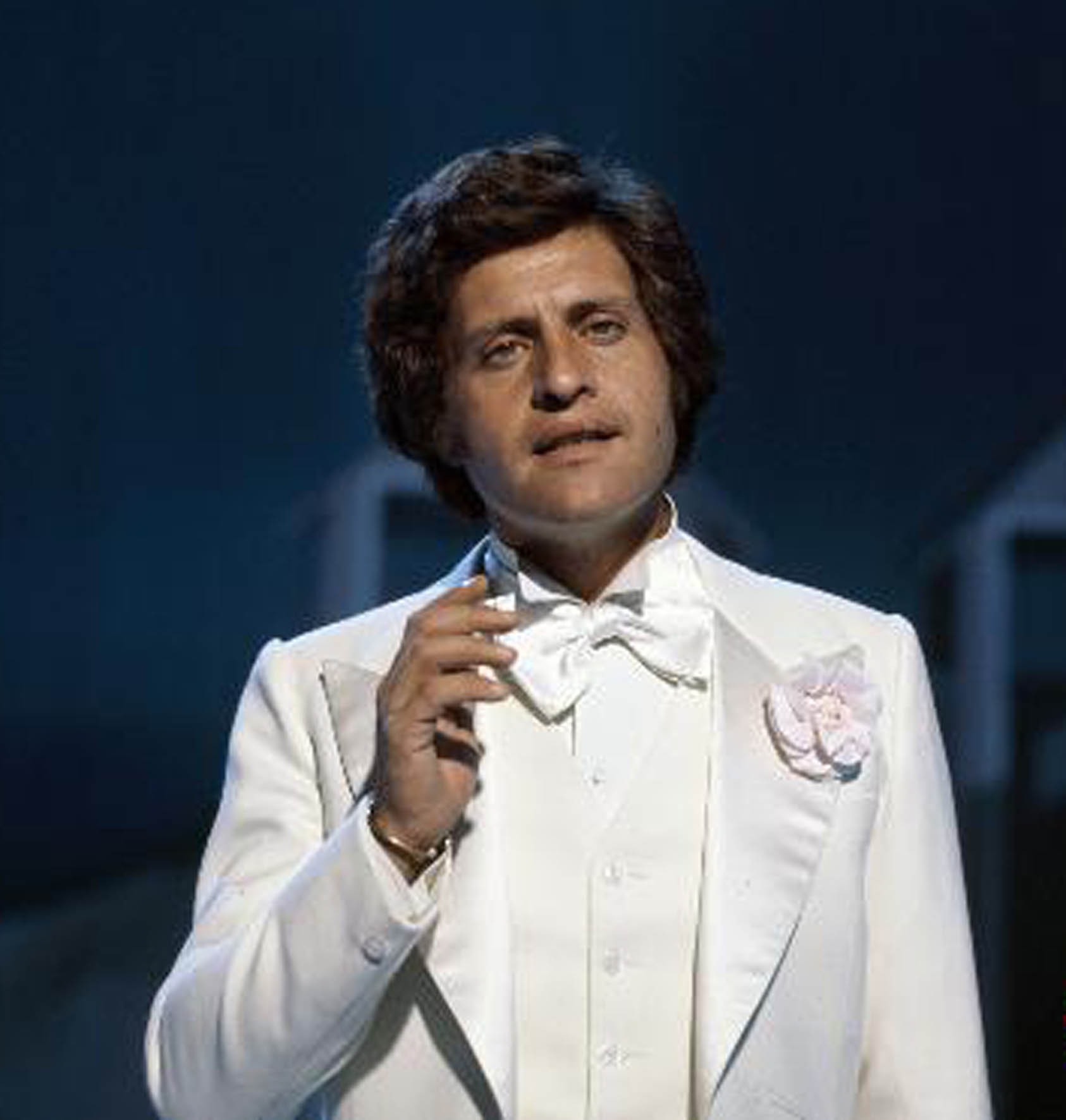 Joe Dassin - Salut les amoureux, chanson de rupture ou d'espoir