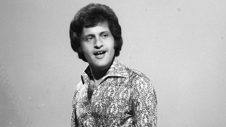 Analyse - Mon village au bout du monde de Joe Dassin - Melody TV